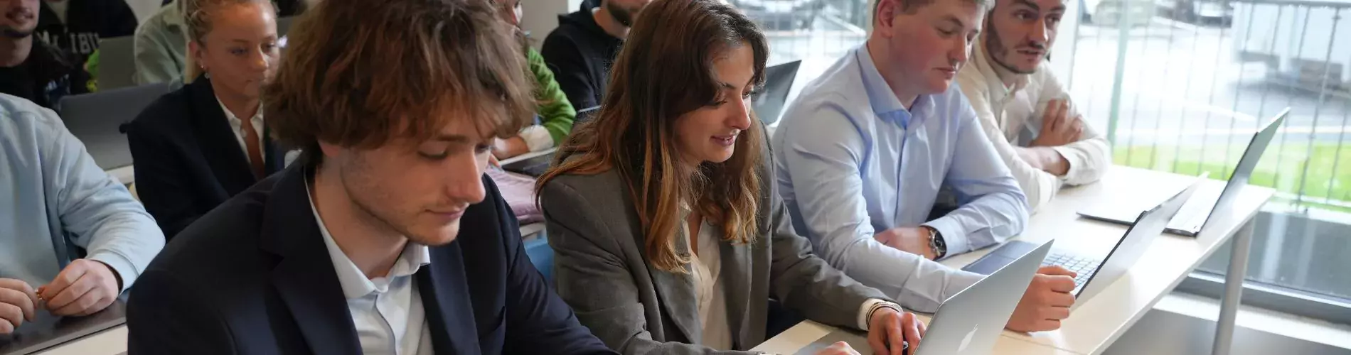 Découvre les formations Ipac Bachelor Factory - IPAC Bachelor Factory